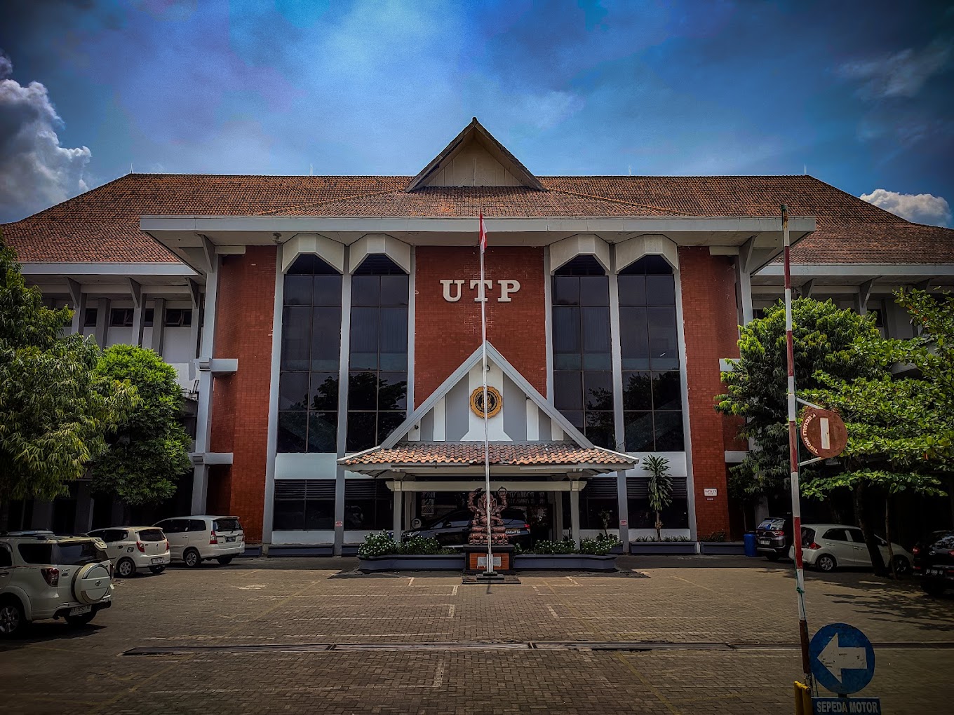 7 Rekomendasi Kampus Di Solo yang Paling Banyak Diminati